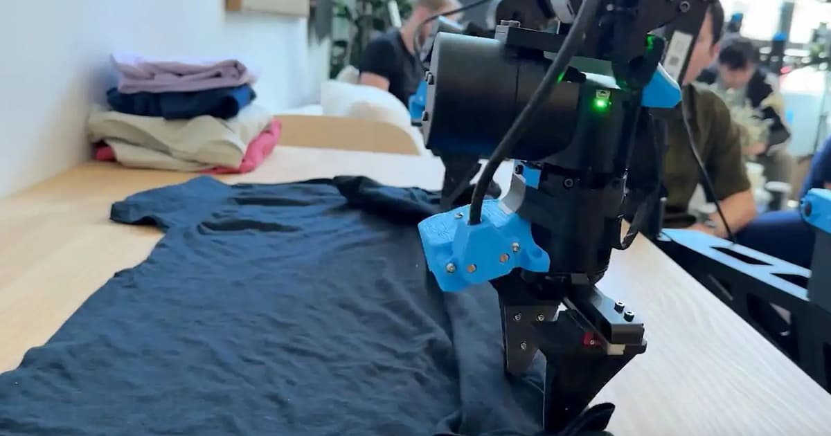 This robot can fold laundry | FMT