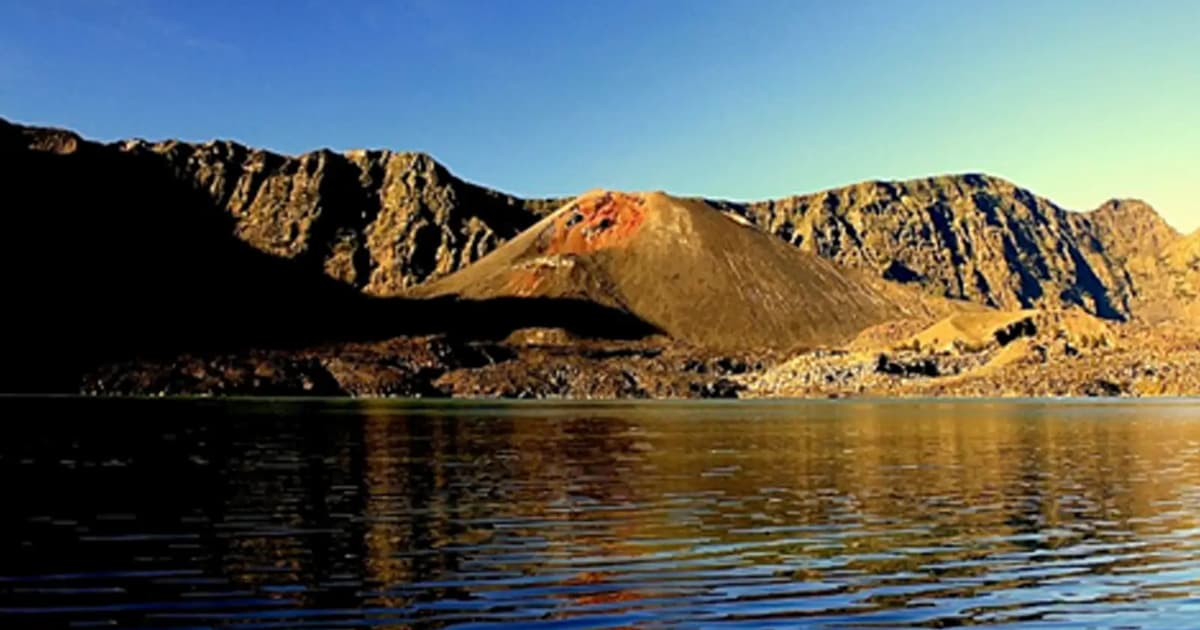 Brazilian tourist found dead in Indonesia after 4 days on volcano cliff ...