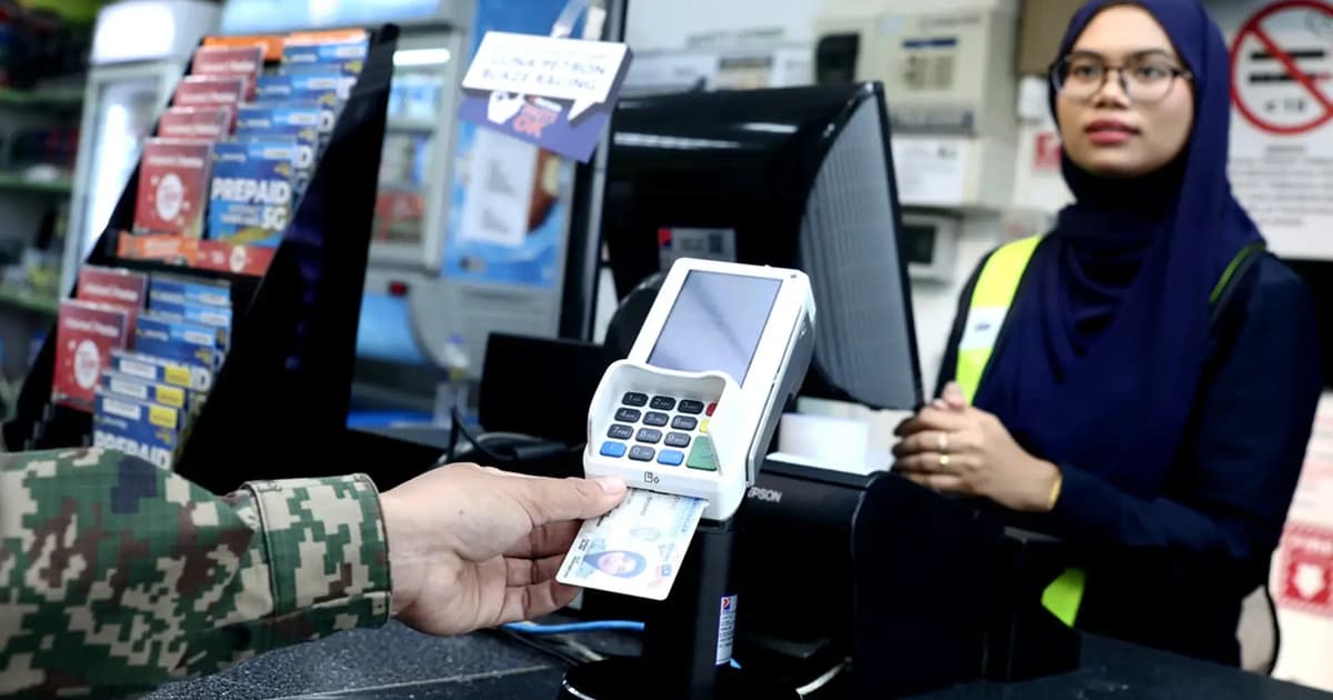 Don’t panic if fuel price display doesn’t show RM1.99, Malaysians told ...
