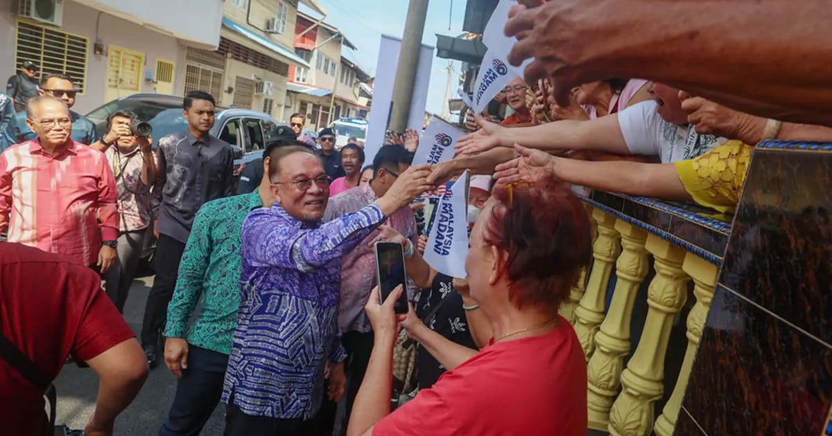 Stop bickering over language issues, says Anwar | FMT