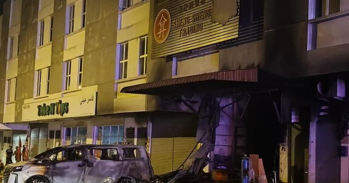 Couple injured after shop selling Chinese prayer items catches fire | FMT