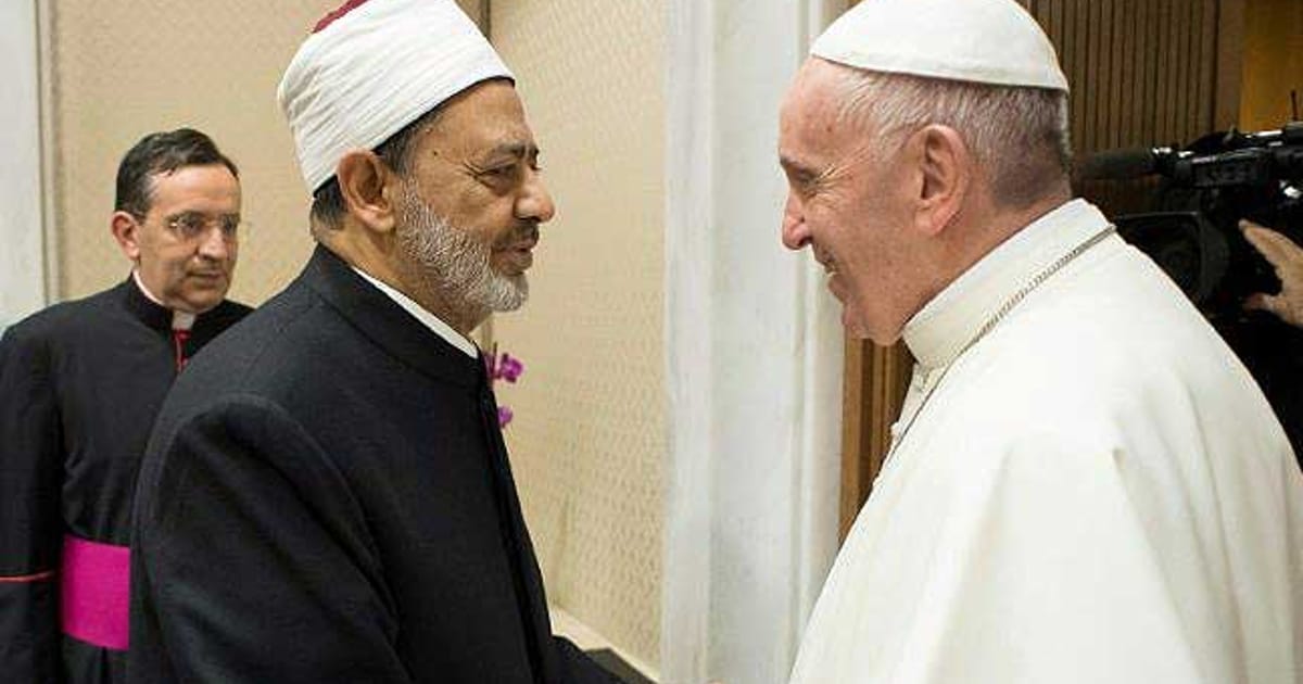 Al-Azhar’s imam meets pope, vows to fight terrorism | FMT