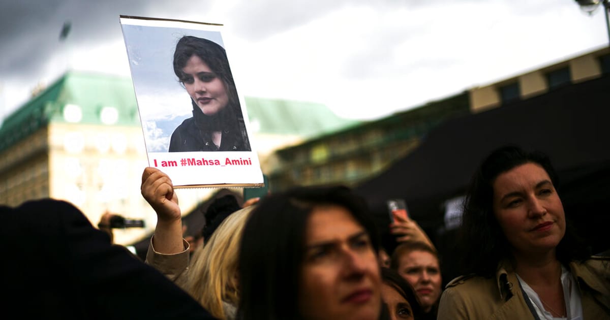 Mahsa Amini’s family files complaint against police | FMT