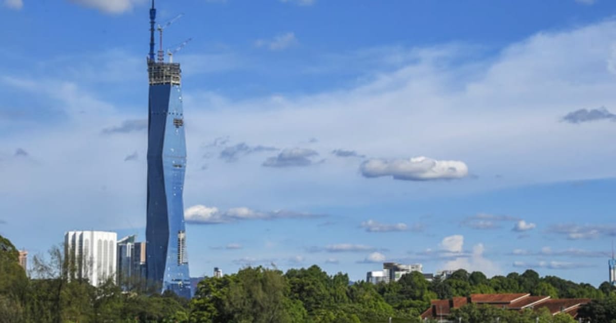 Cops to probe Russian couple who scaled Merdeka 118 | FMT