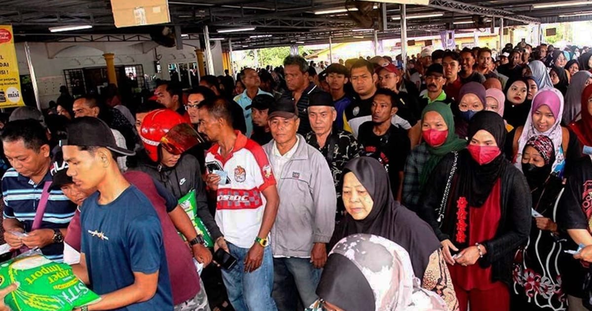 Beratur sejak 6 pagi untuk beli beras RM1 | FMT